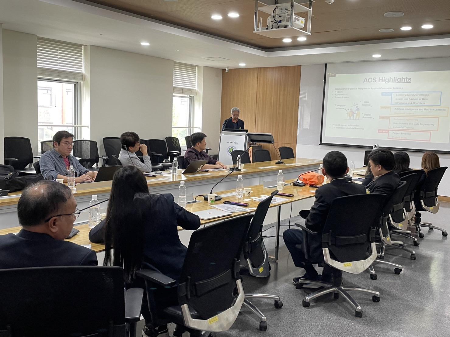 ภาควิชาคณิตศาสตร์ คณะวิทยาศาสตร์ ศึกษาดูงานด้าน Computer Science and ...